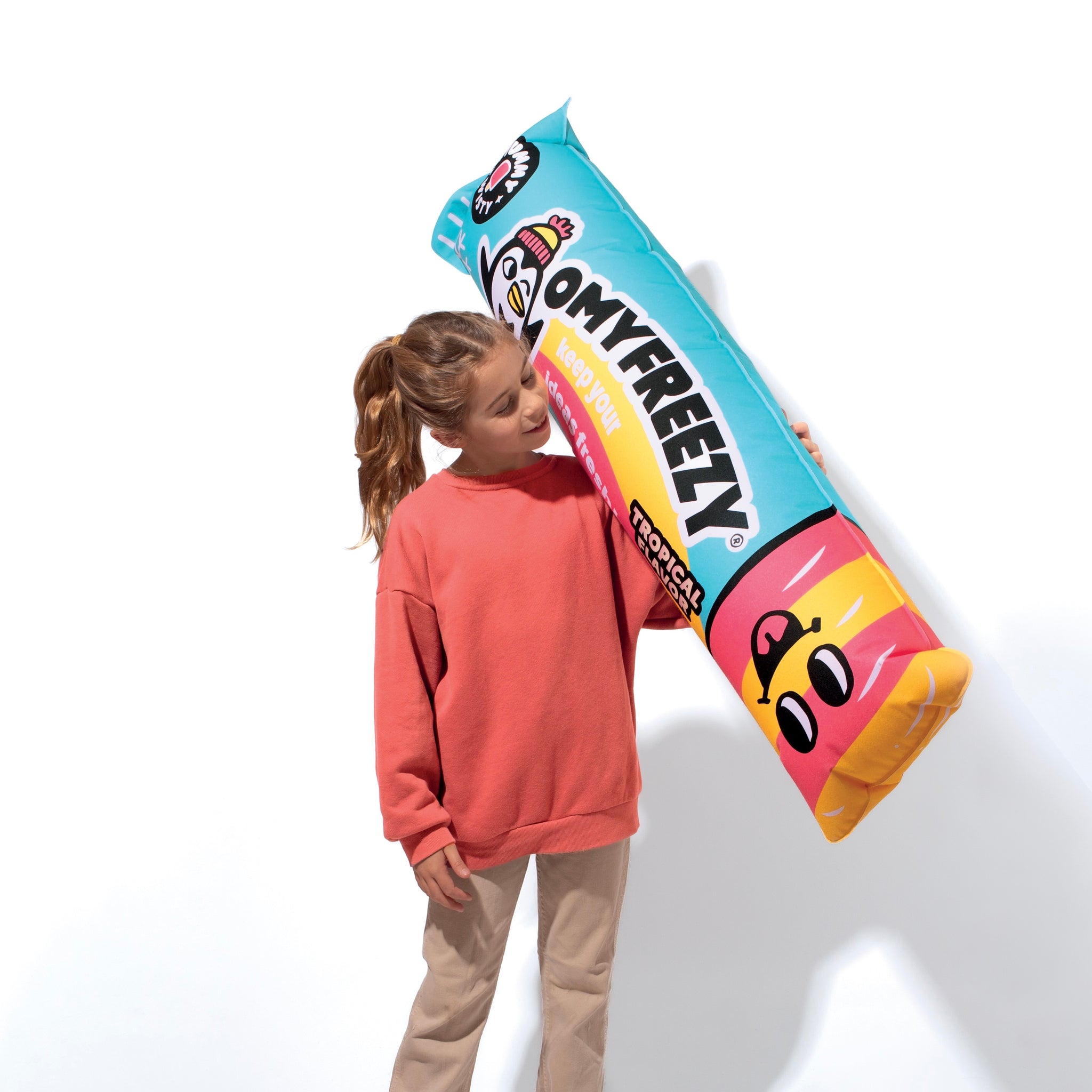 Freezy | Giant Inflatable Pillow | Decoration | PRO US OMY Maison Website